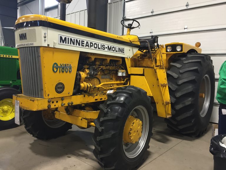 Minneapolis-Moline G1000 Tractors