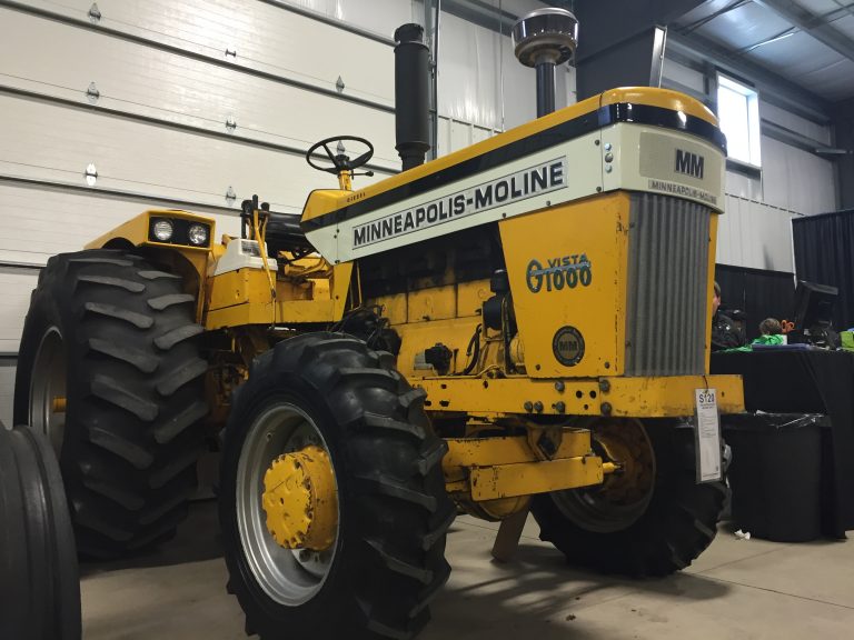 Minneapolis-Moline G1000 Tractors