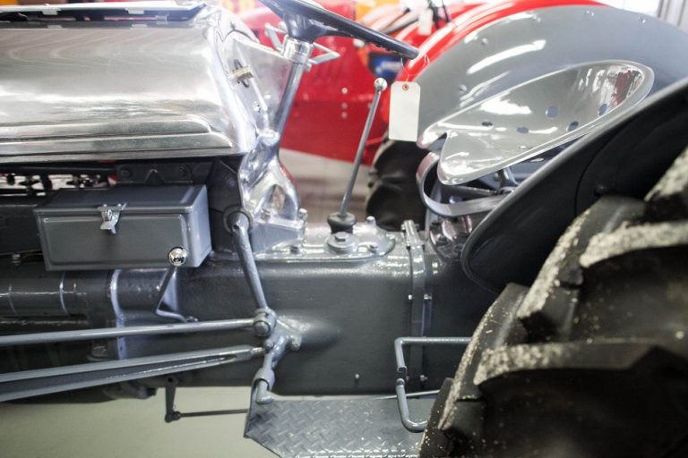 Early 1939 9N Ford Tractor Distinctions