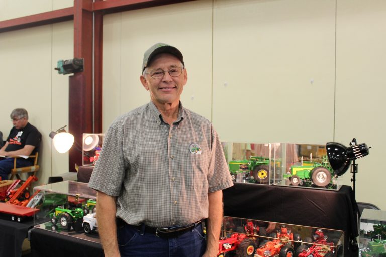 Custom Built 1/16 Scale Pulling Tractors